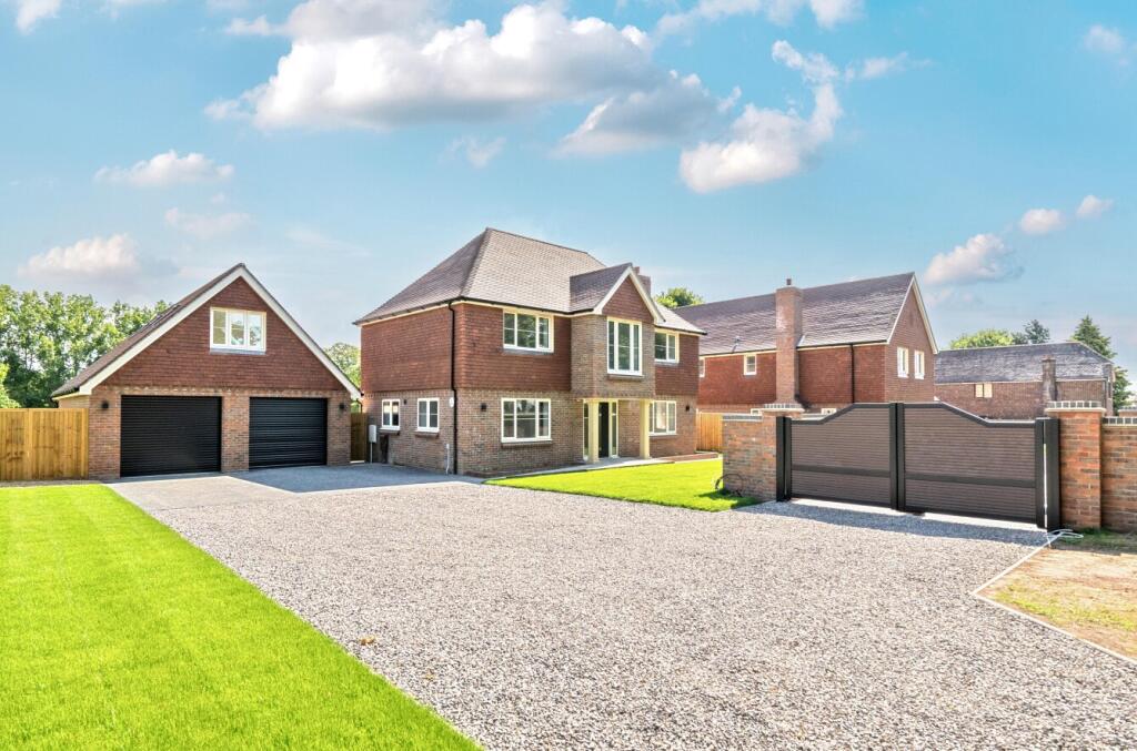 4 bedroom detached house for sale in Southwick Road, North Boarhunt ...