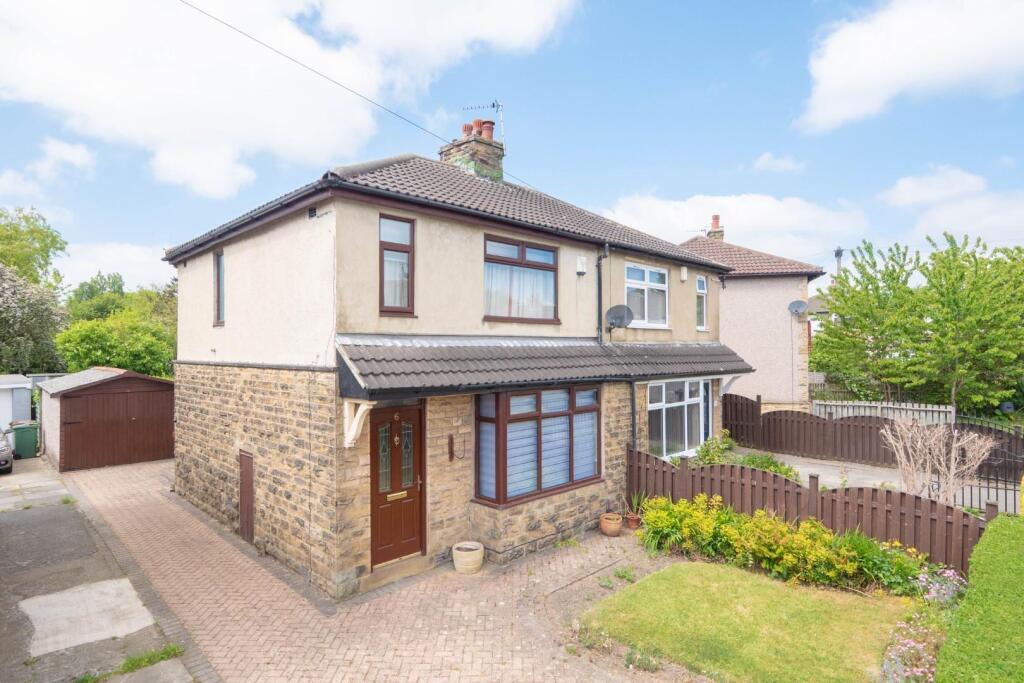 3 bedroom semi-detached house for sale in Moorland Grove, Pudsey, LS28