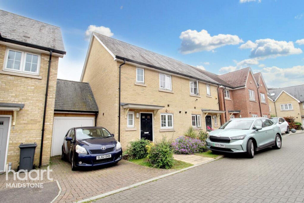 3 bedroom terraced house for rent in Hadlow Close, Oakwood Park ...
