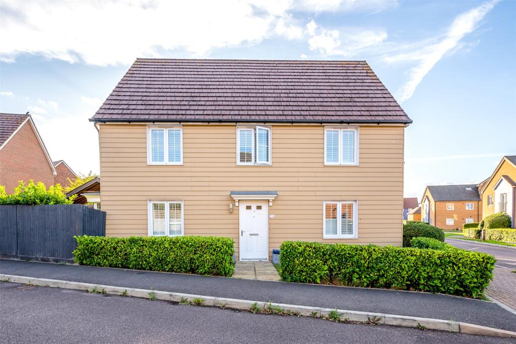 4 bedroom detached house for sale in Bradbrook Drive, Longfield, DA3