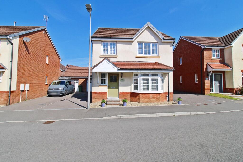 4 bedroom detached house for sale in Brynteg Green, Beddau, Pontypridd ...