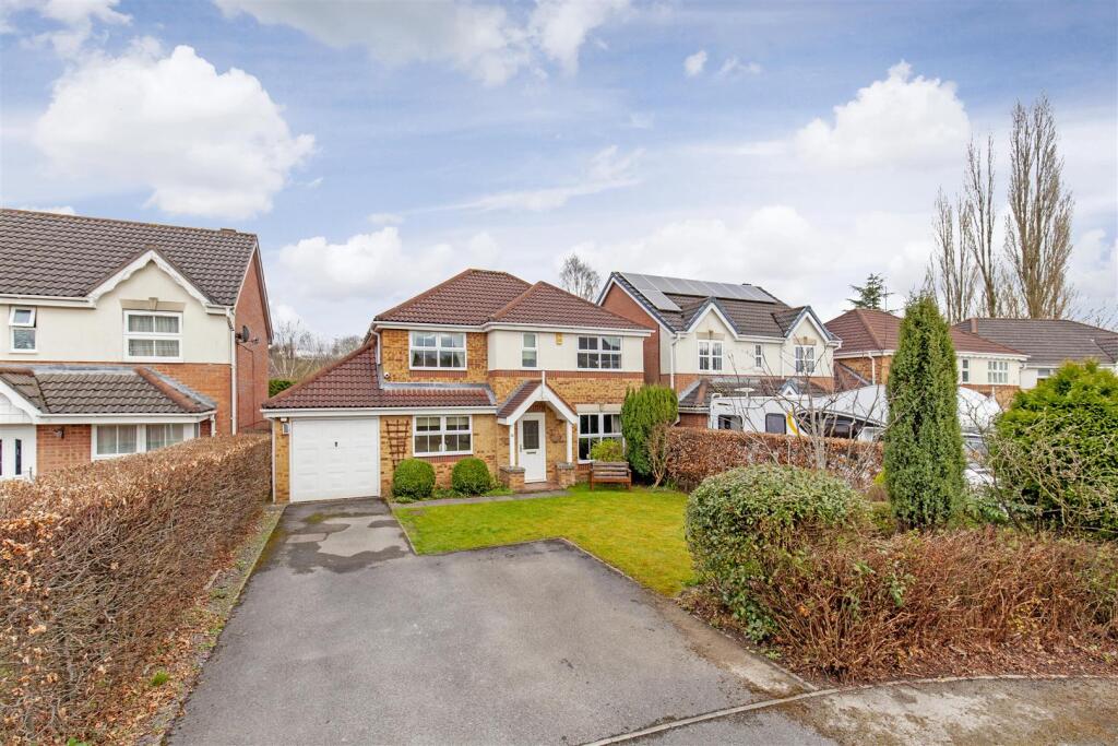 4 bedroom detached house for sale in Tupton Moor Close, Old Tupton ...