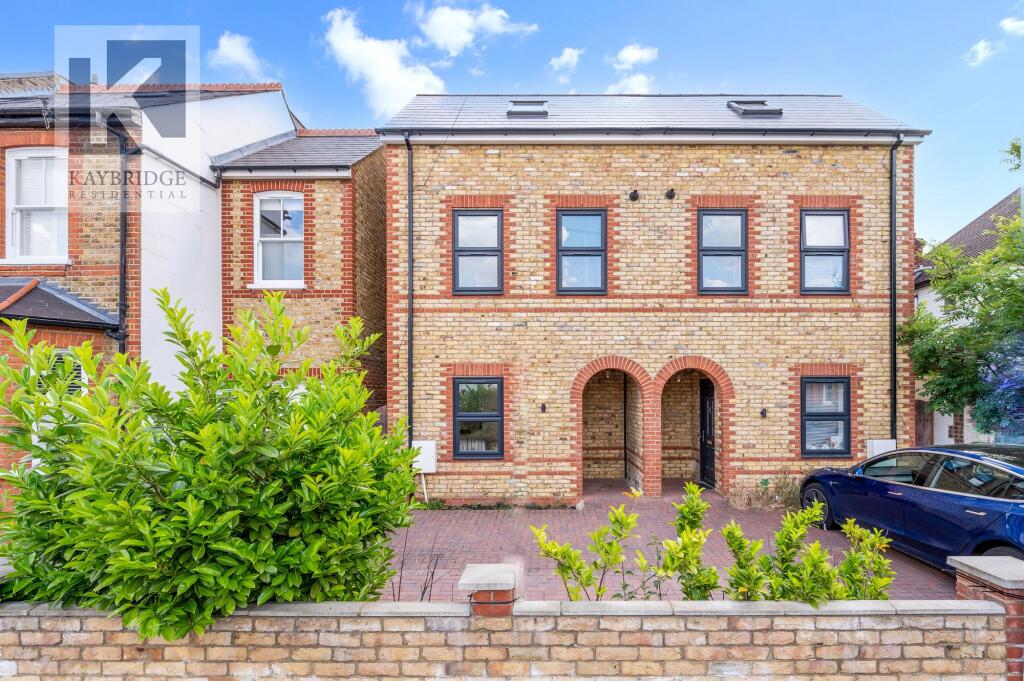 3 bedroom semi-detached house for sale in Douglas Road, Surbiton, KT6