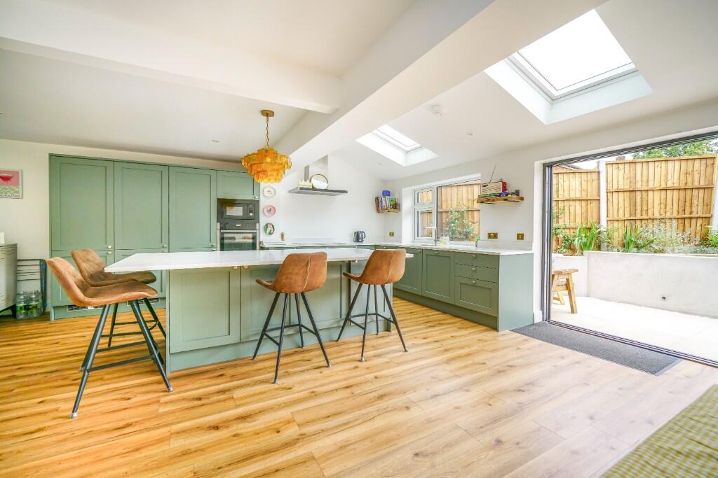 3 bedroom semi-detached house for sale in Nr Apsley Lock, Hemel ...