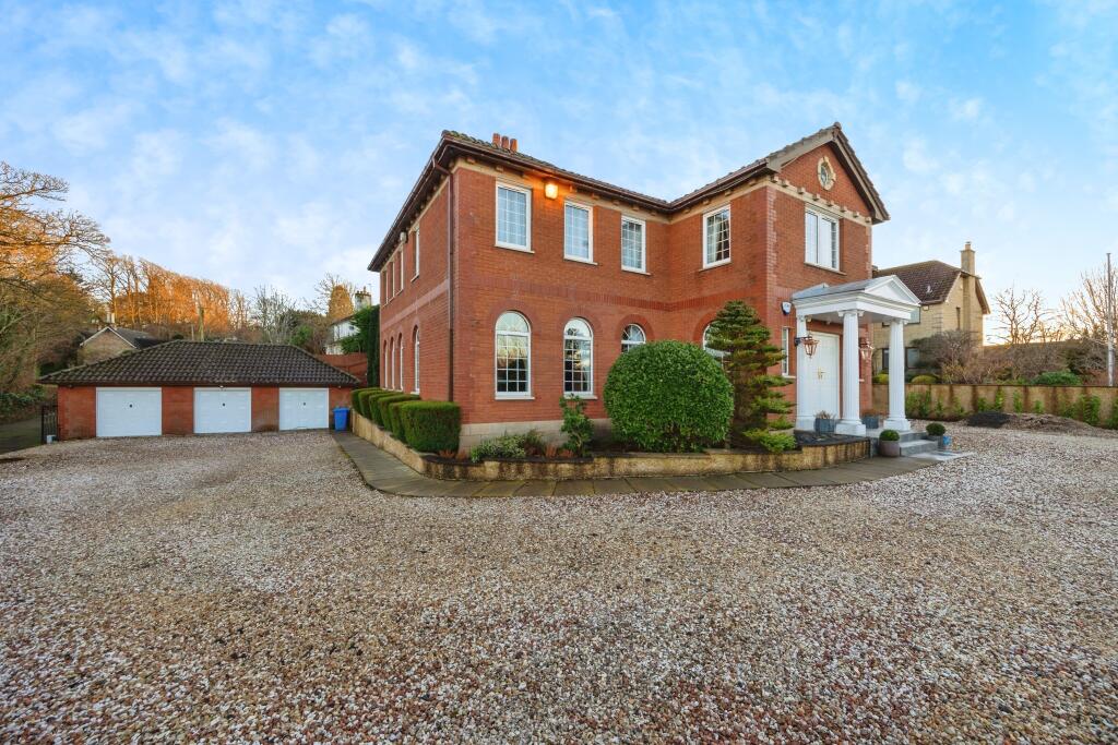 5 bedroom detached house for sale in Lade Court, Linlithgow, EH49