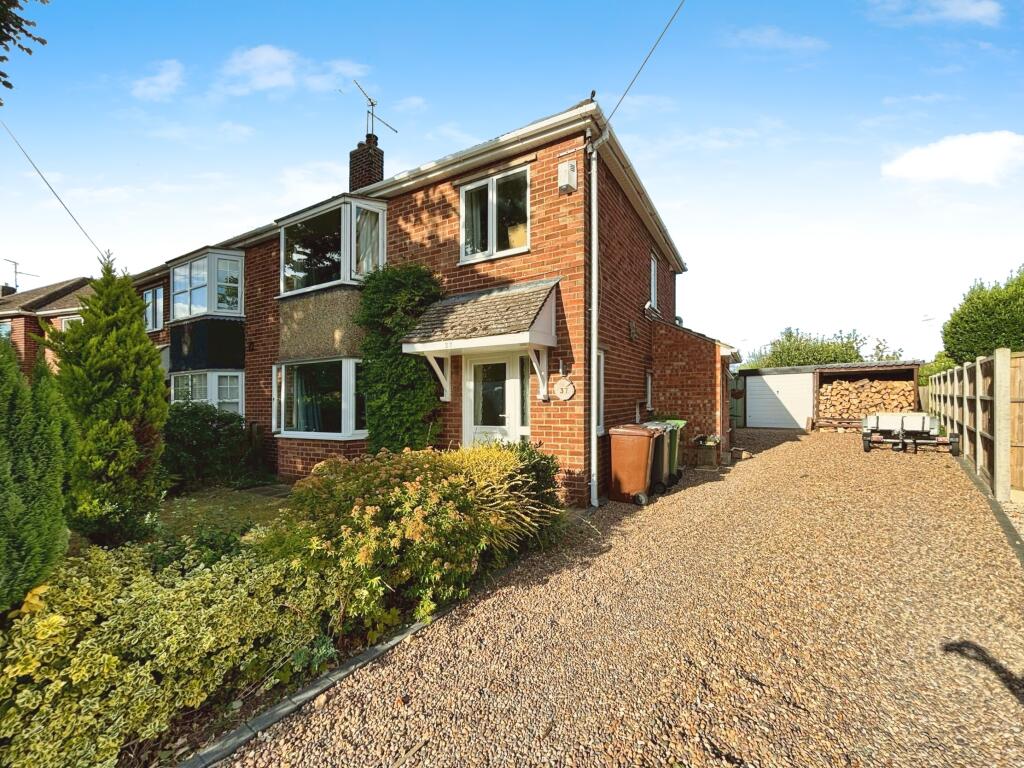 3 bedroom semi-detached house for sale in Grange Crescent, Lincoln, LN6
