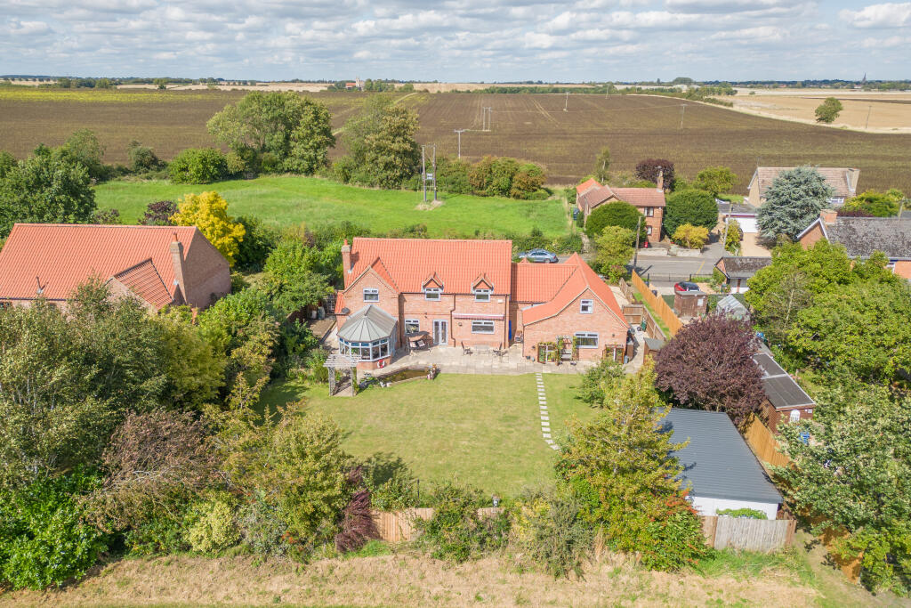 4 bedroom detached house for sale in West Road, Pointon, NG34