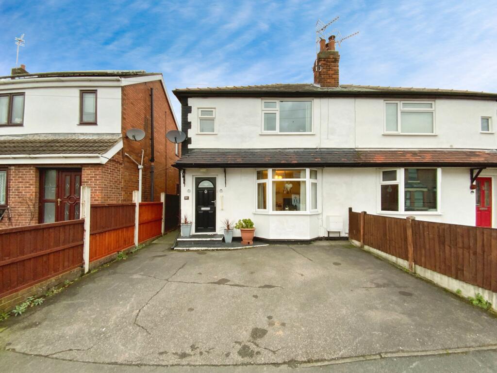 3 bedroom semi-detached house for sale in Victoria Road, Nottingham, NG10