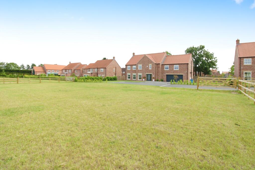 5 bedroom detached house for sale in Lilac Close, Sutton, Retford, DN22