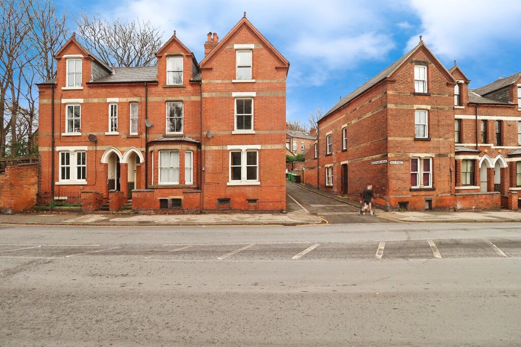 4 bedroom end of terrace house for sale in Dale Street, Nottingham, NG2