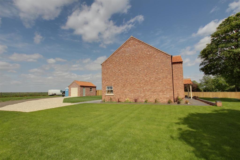 4 bedroom detached house for sale in Sutton Road, Bilsby, LN13