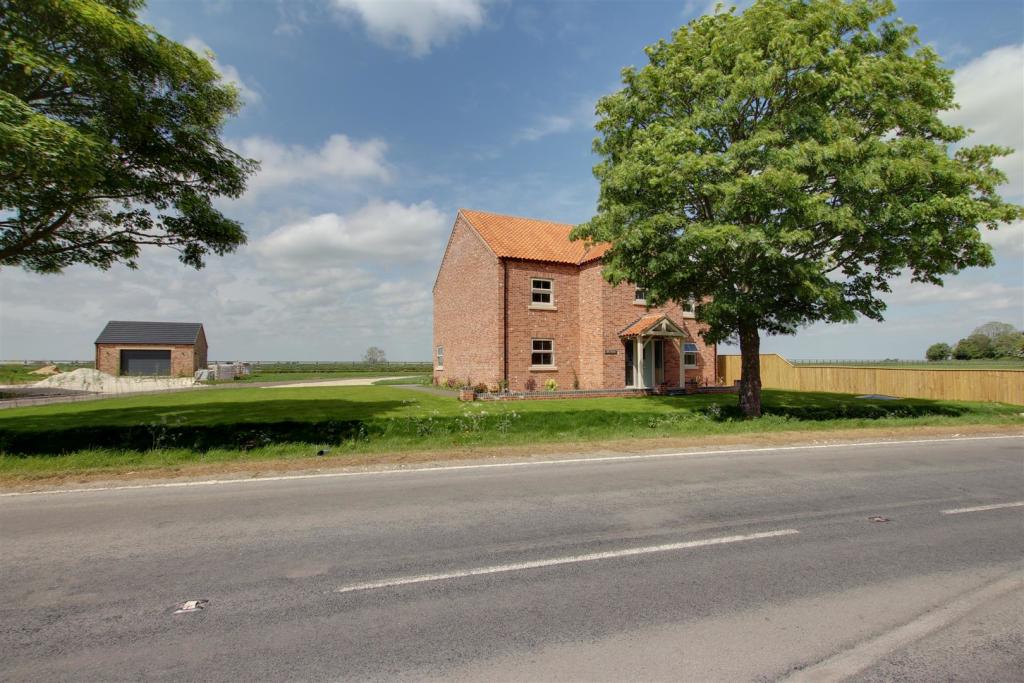 4 bedroom detached house for sale in Sutton Road, Bilsby, LN13