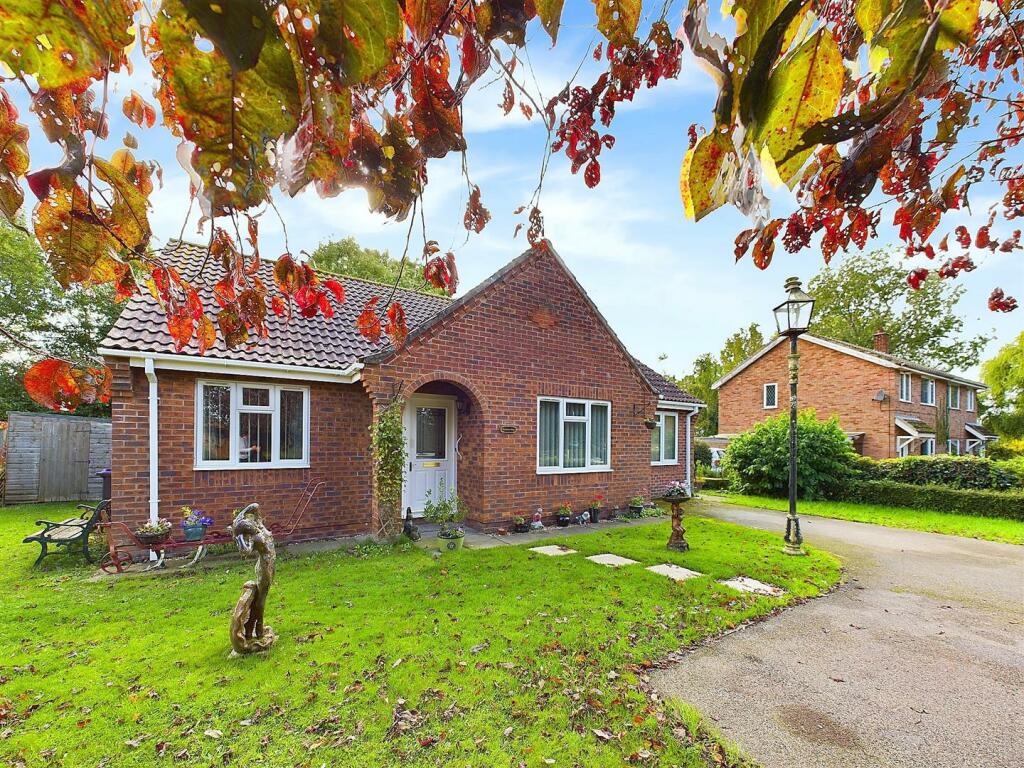 3 bedroom detached bungalow for sale in Main Road, Sloothby, Alford, LN13