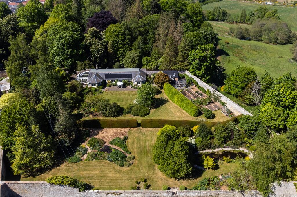 4 bedroom detached house for sale in Gorebridge, Midlothian, EH23