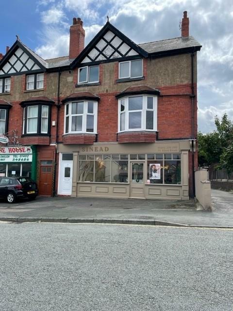 2 bedroom flat for sale in 31 Rhos Road, Rhos-on-Sea, LL28