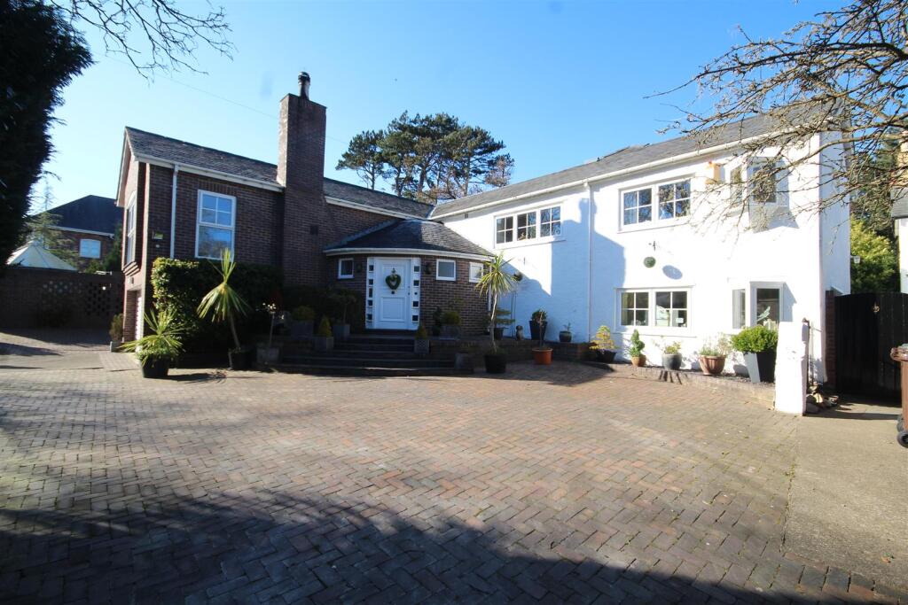 5 bedroom detached house for sale in Cherry Tree Lane, Colwyn Bay, LL28