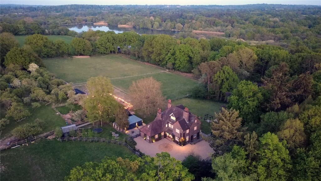 5 bedroom detached house for sale in Copthorne Road, Felbridge, East ...