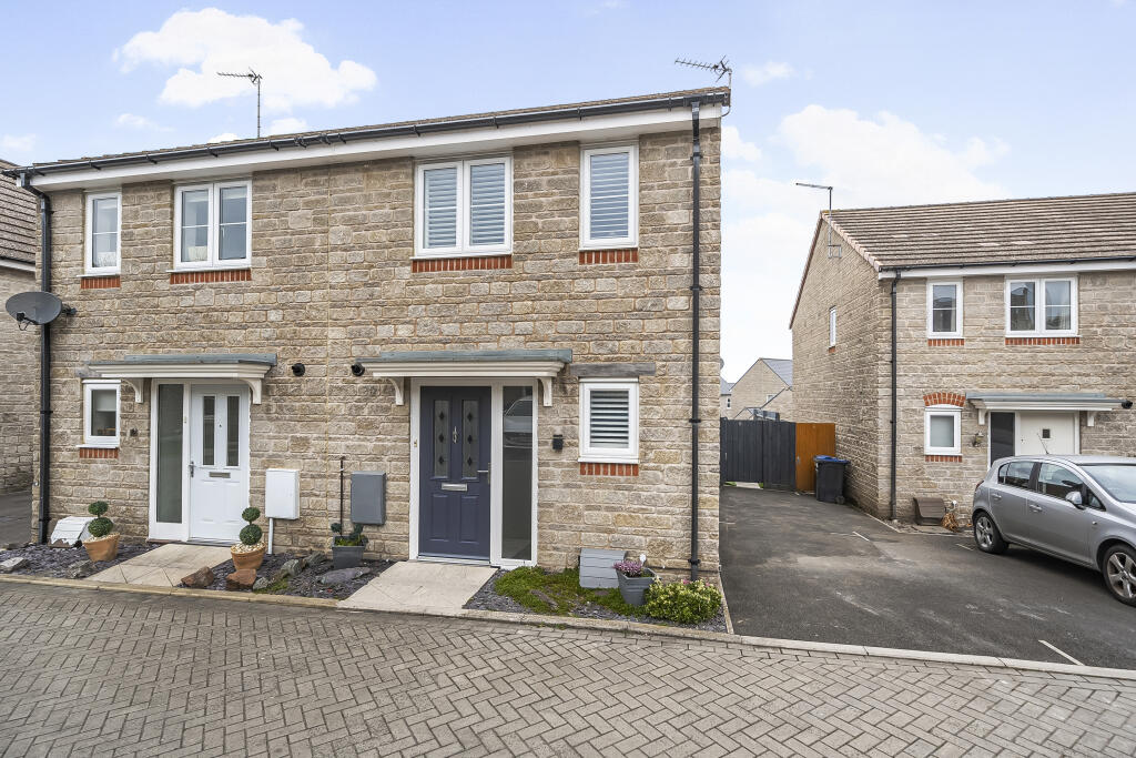 2 bedroom semi-detached house for sale in Lower Mill, Purton, Purton, SN5