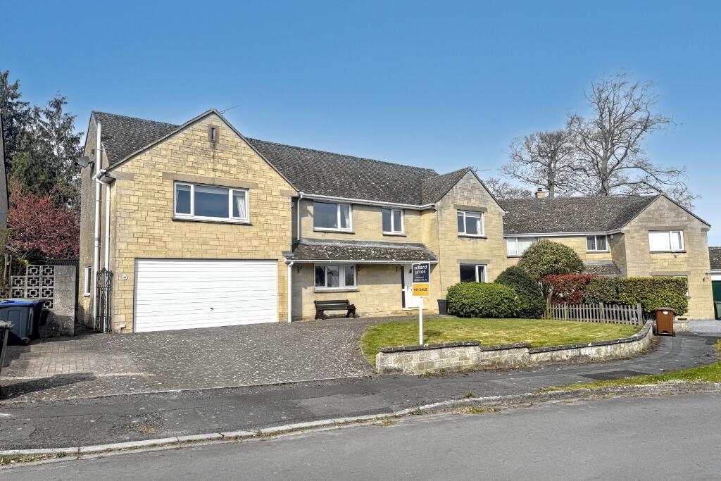 5 bedroom detached house for sale in Long Acre, Purton, SN5