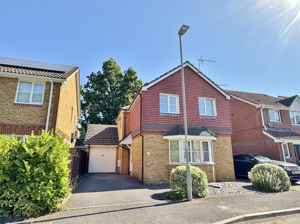 3 bedroom detached house for rent in Pennine Way, Verwood, Dorset, BH31