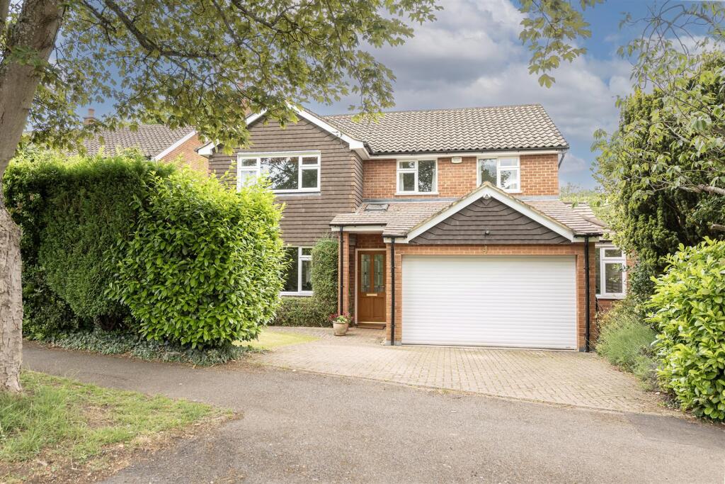 4 bedroom detached house for sale in Townsend Lane, Harpenden, AL5
