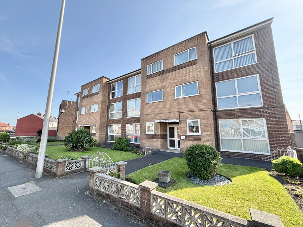 2 bedroom flat for sale in 76-78 Hawes Side Lane, South Shore, FY4