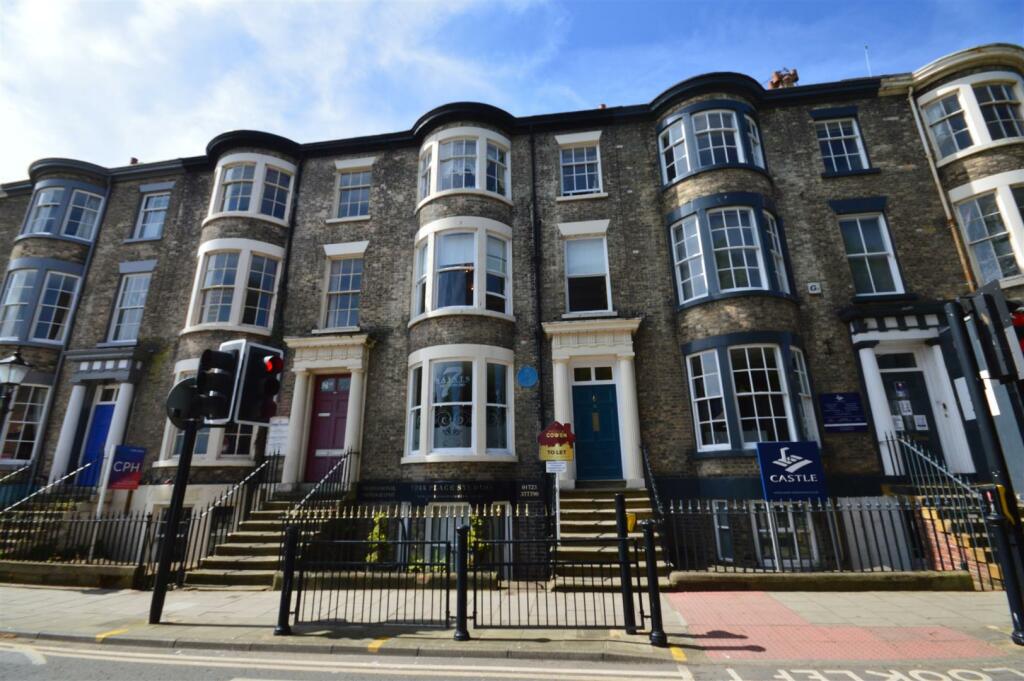 Studio flat for rent in 16 York Place, Commercial Unit, YO11