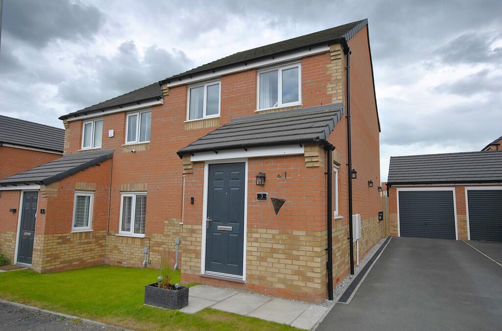 3 bedroom semi-detached house for sale in Ashwood Grove, Bircotes ...