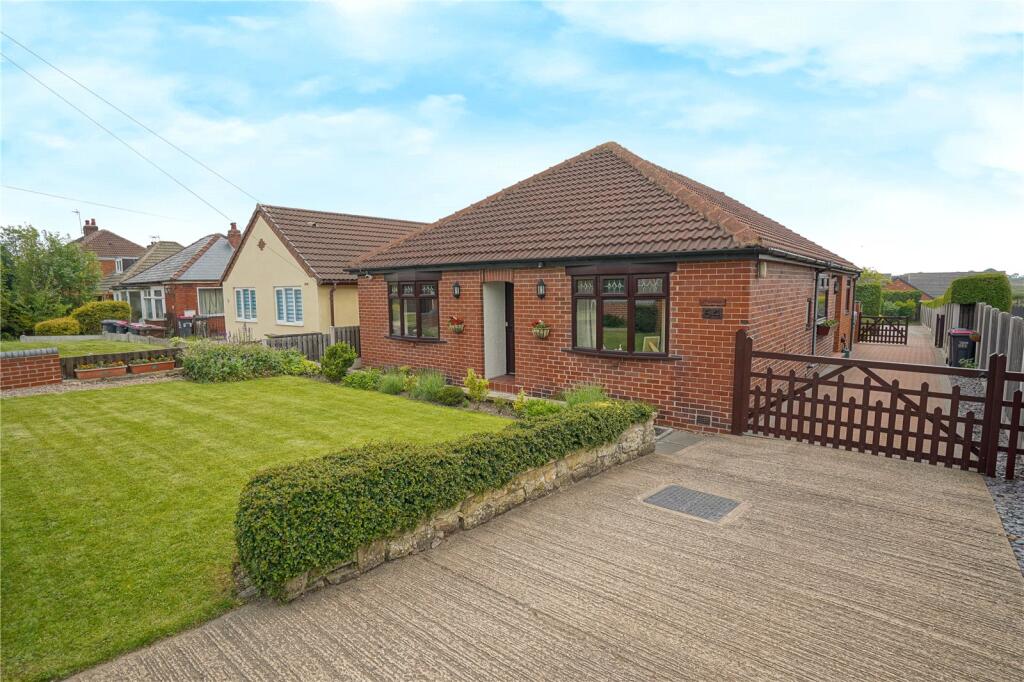 4 bedroom bungalow for sale in Braithwell Road, Ravenfield, Rotherham ...