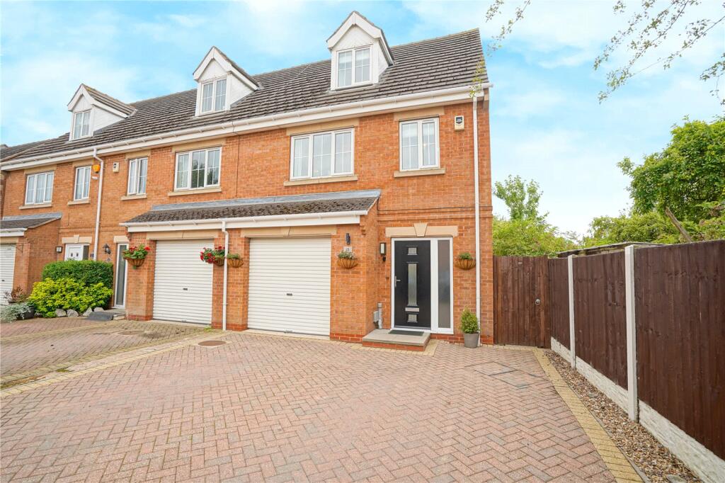 4 bedroom end of terrace house for sale in The Paddocks, Ravenfield ...