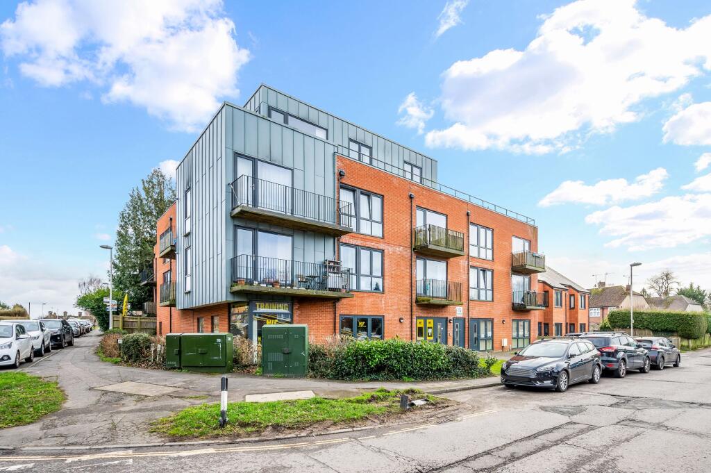 2 bedroom penthouse for sale in Flat 11 Gb House, 56 Holtye Avenue, RH19