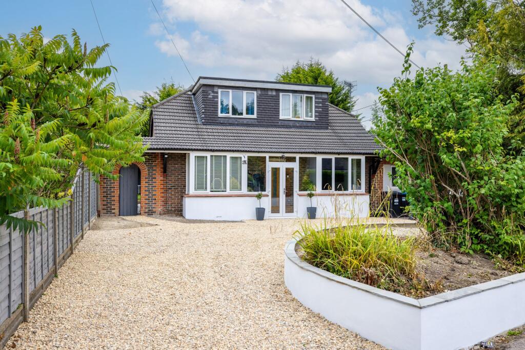 4 bedroom detached house for sale in Redehall Road, Smallfield, RH6