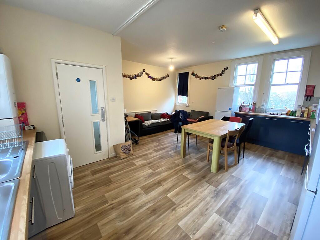 5 bedroom flat for rent in Aylward Street, Portsmouth, PO1