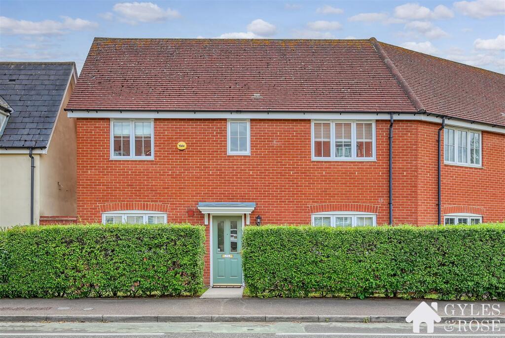 2 bedroom semi-detached house for sale in Gavin Way, Colchester, CO4