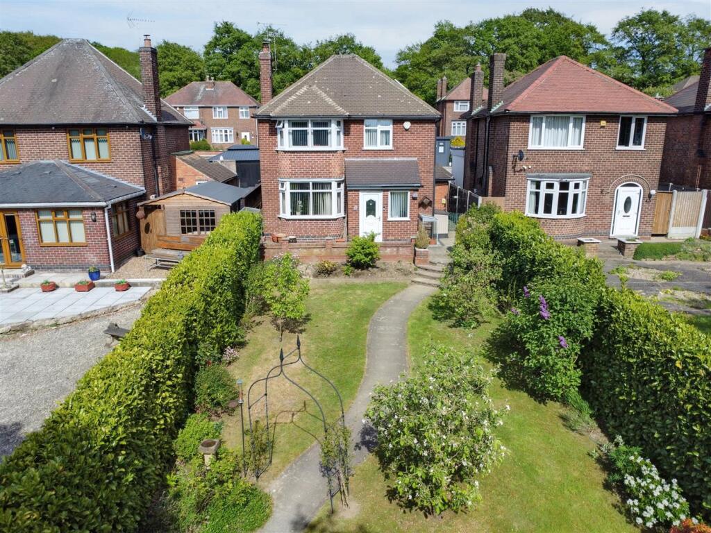 4 bedroom detached house for sale in Ilkeston Road, Trowell, NG9