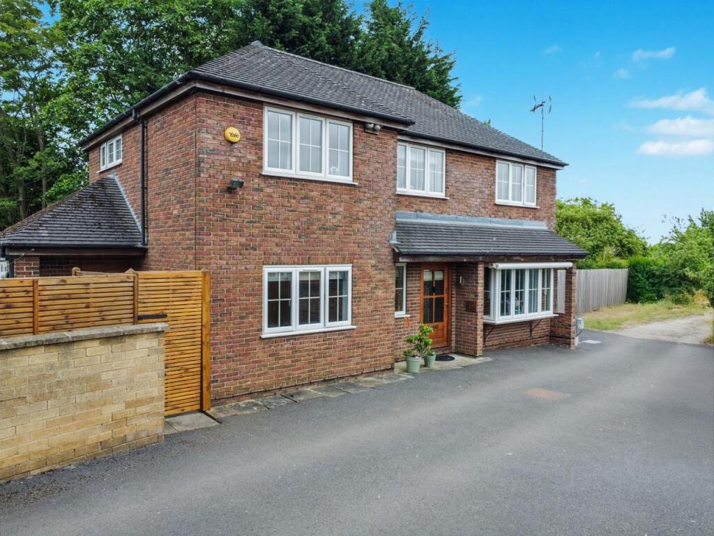 3 bedroom detached house for sale in Derby Road, Risley, DE72