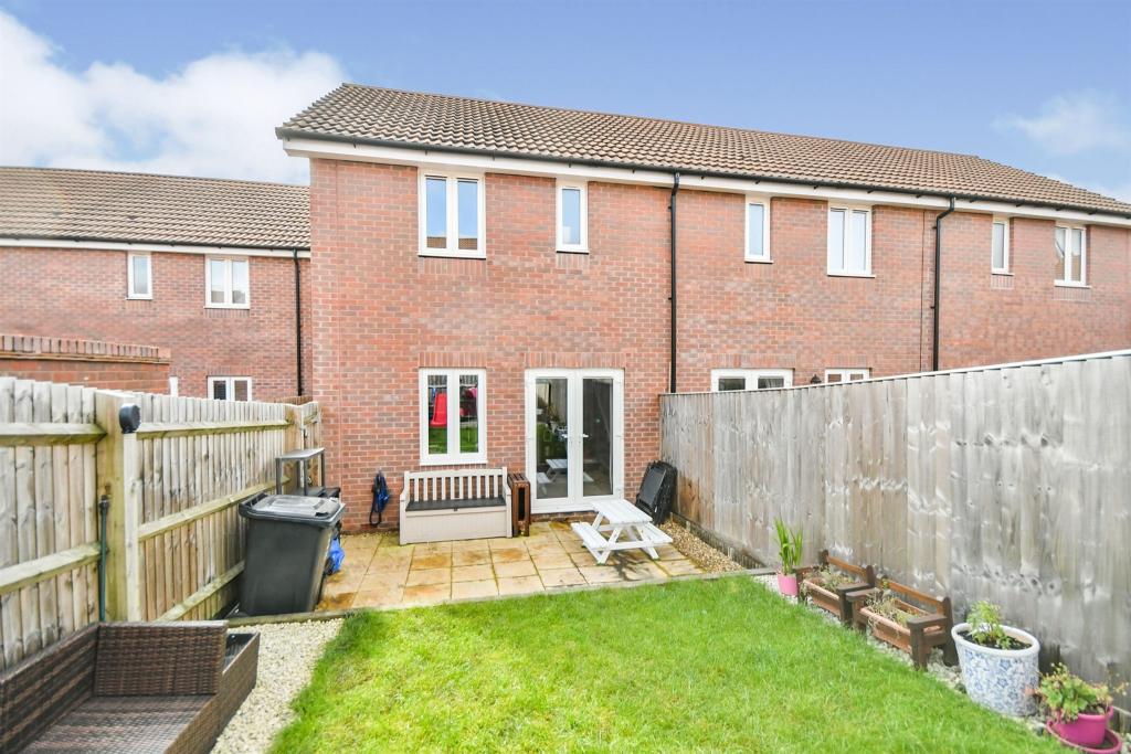 2 Bedroom End Of Terrace House For Sale In Shuter Grove Swindon Sn25