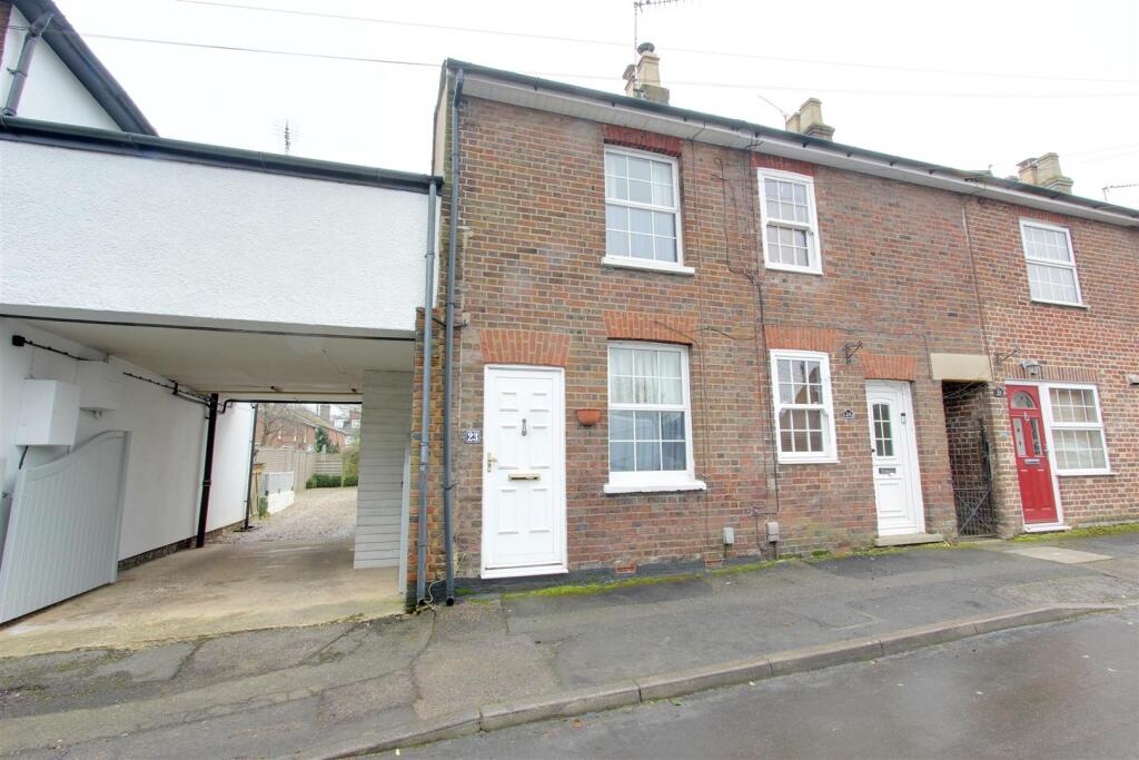 2 bedroom end of terrace house for sale in Charles Street, Tring, HP23