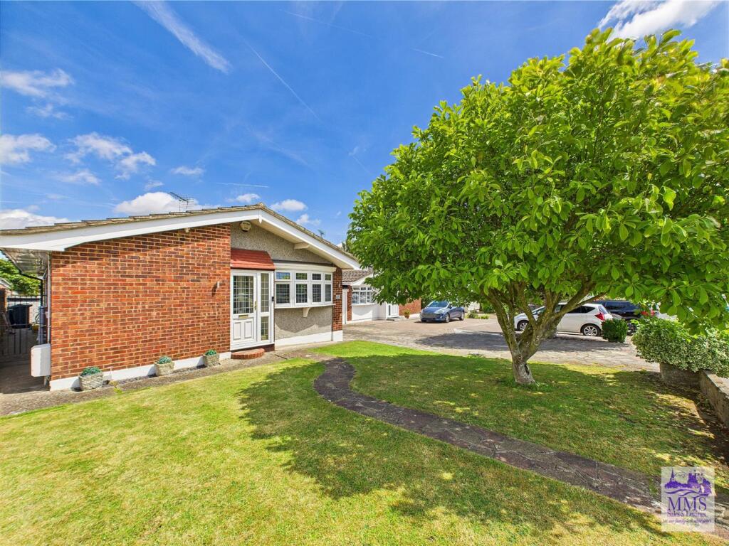 2 bedroom detached bungalow for sale in Deerhurst Close, Longfield, DA3