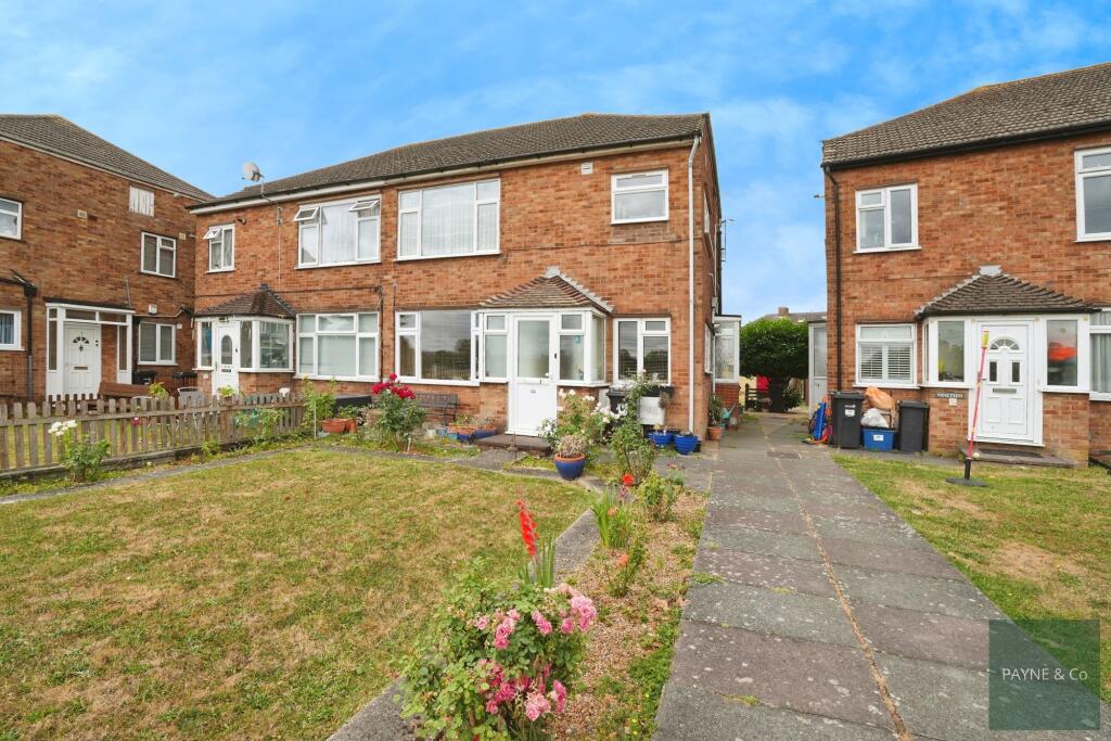 2 bedroom flat for sale in Starch House Lane, Ilford, IG6