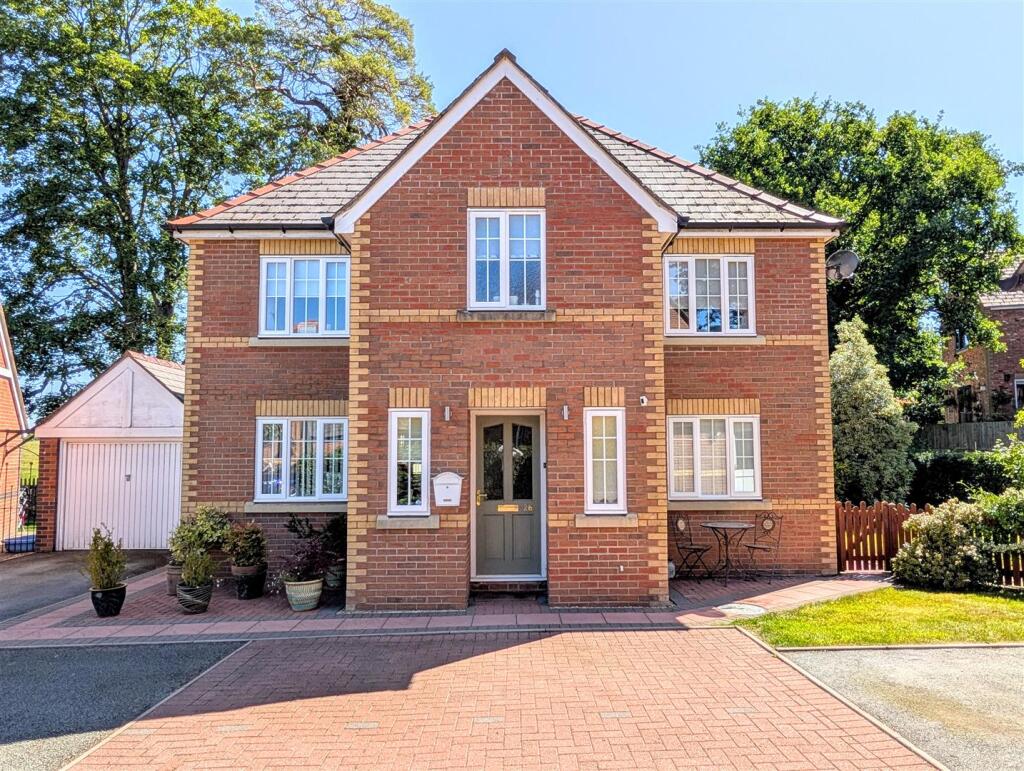 4 bedroom detached house for sale in 26 Maldwyn Way, Montgomery, SY15 ...