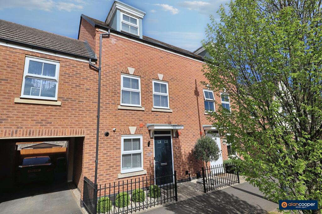3 bedroom terraced house for sale in Queen Elizabeth Road, Nuneaton ...