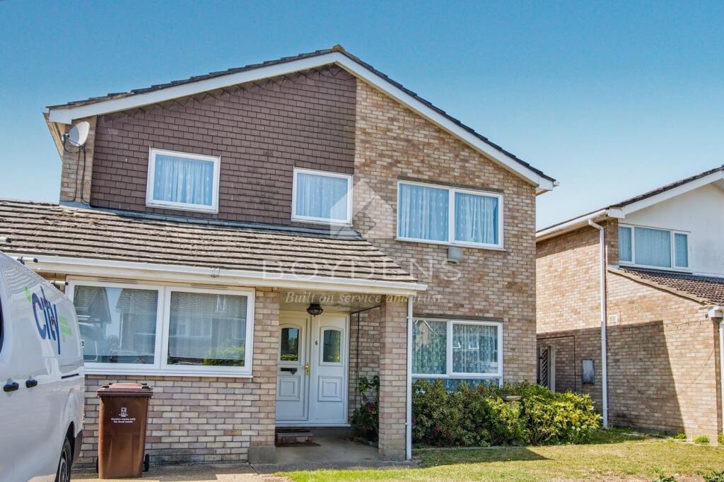 4 bedroom detached house for rent in Adelaide Drive Colchester, CO2