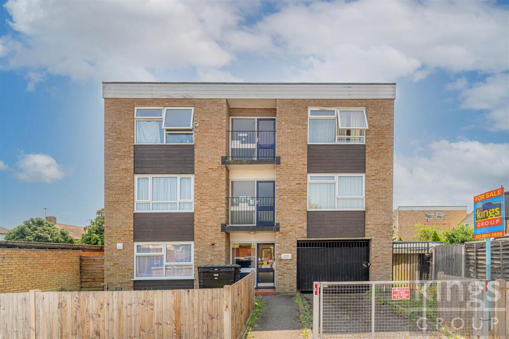 1 bedroom apartment for sale in Addison Road, Enfield, EN3