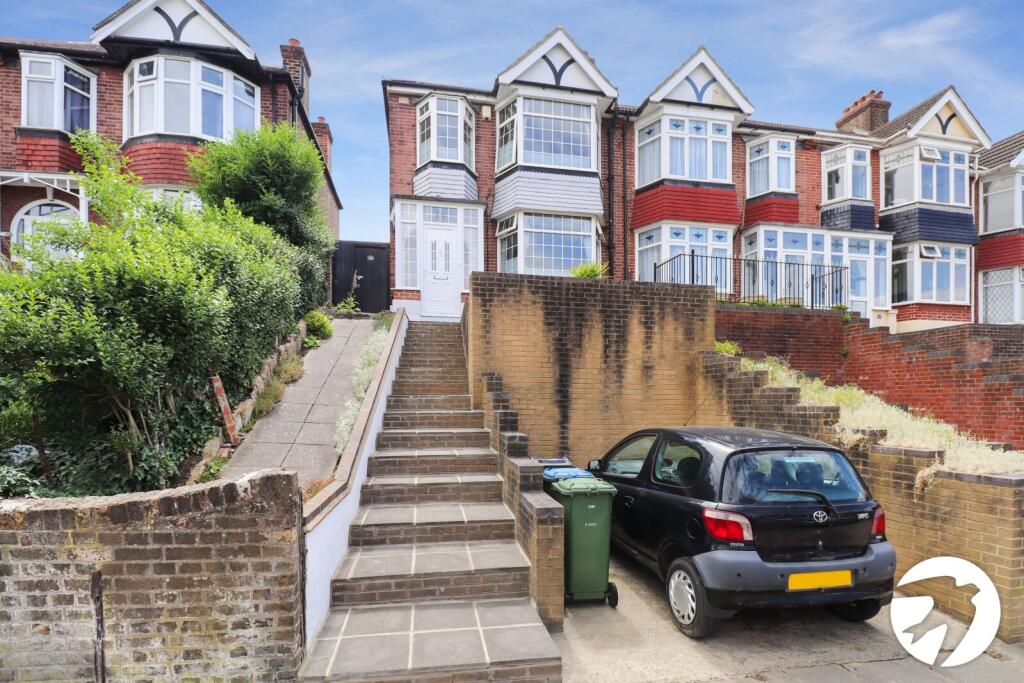 3 bedroom end of terrace house for sale in Manton Road, London, SE2