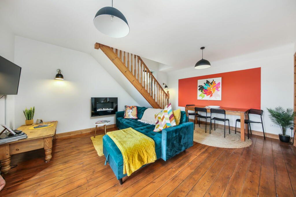 3 bedroom town house for sale in Jackson Road, Matlock. DE4 3JQ, DE4