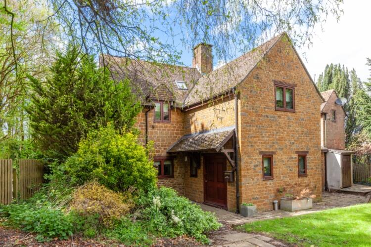 4 bedroom detached house for rent in Wardington, OX17