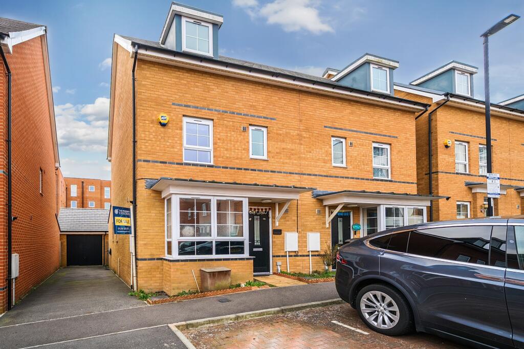 4 bedroom semi-detached house for sale in Wilson Crescent, Basingstoke ...