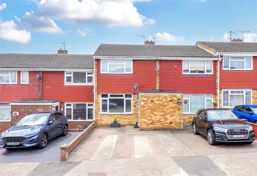 2 bedroom terraced house for sale in Rushdean Road, Rochester, Kent, ME2