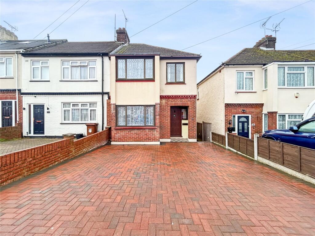 3 bedroom end of terrace house for sale in Elmfield, Twydall ...